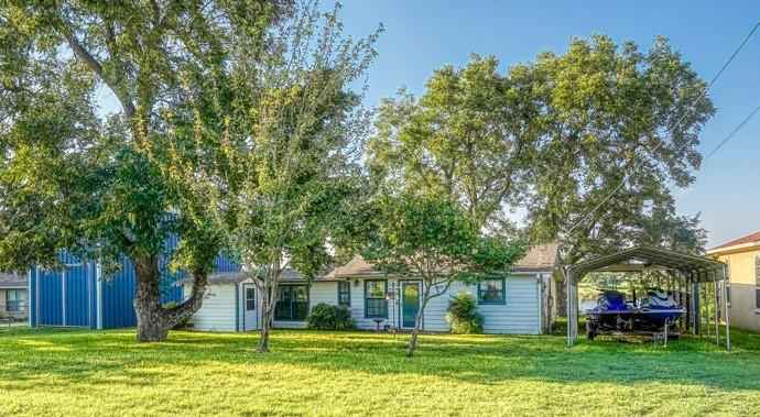 Kingsland Lake House - Texas Ranches for Sale - Texas Ranch Brokers